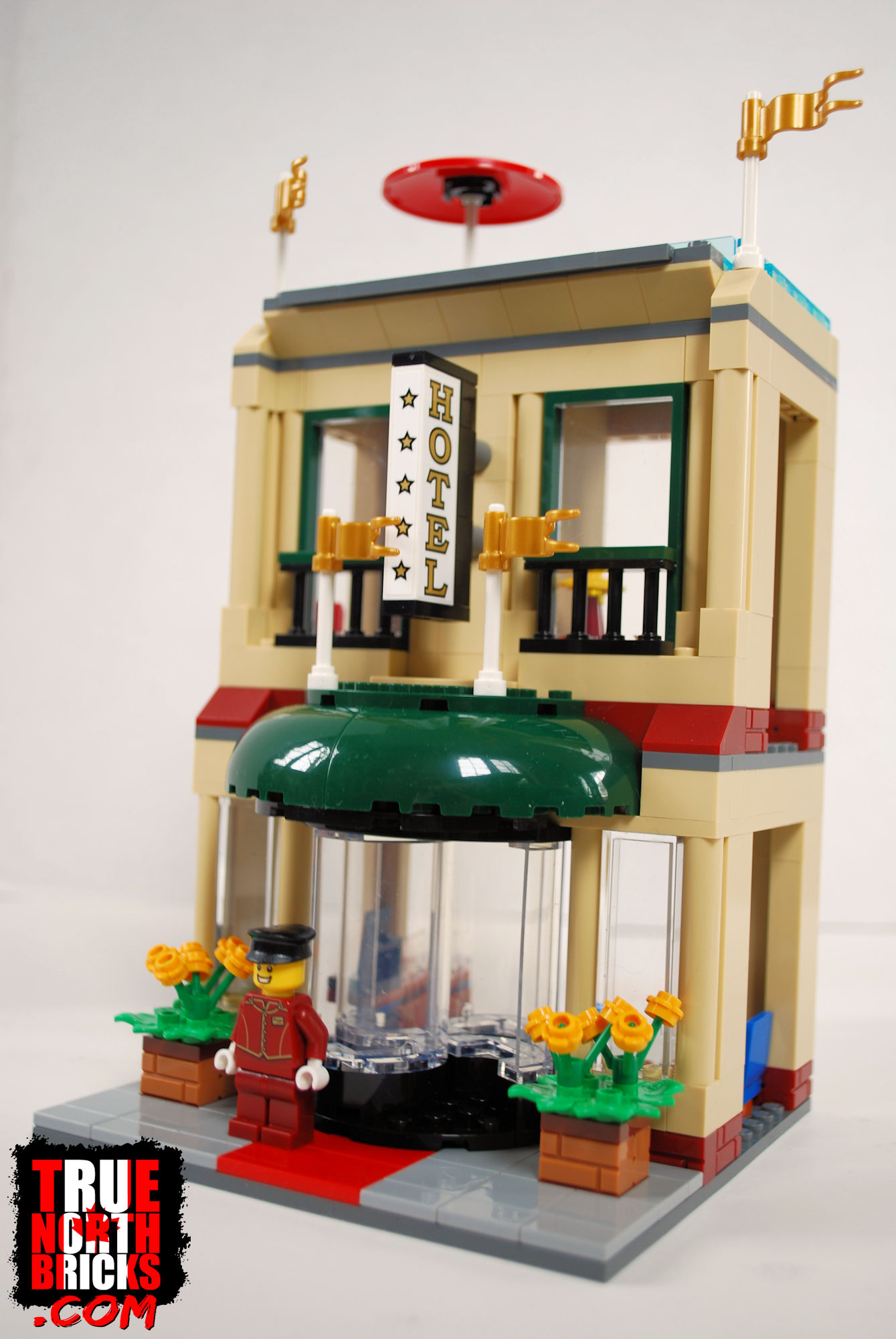 Capital City (60200) LEGO® set review - True North Bricks