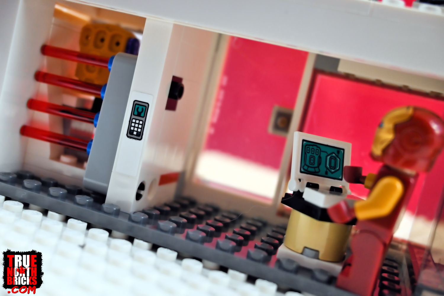 Avengers Compound Battle (76131) Review - True North Bricks