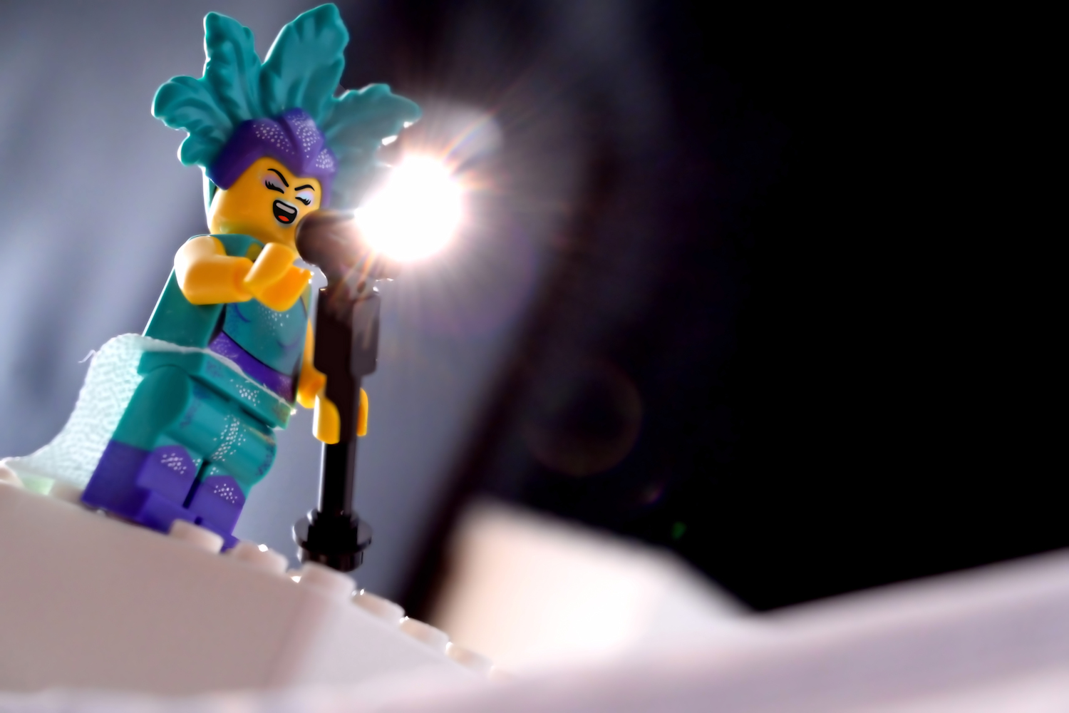 Series 21 Cabaret Singer (Minifigure Monday) - True North Bricks