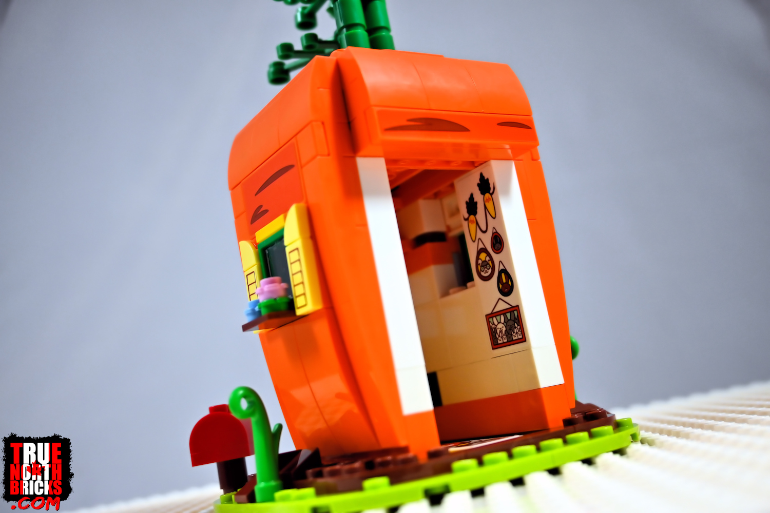 Easter Bunny's Carrot House (40449) Review - True North Bricks