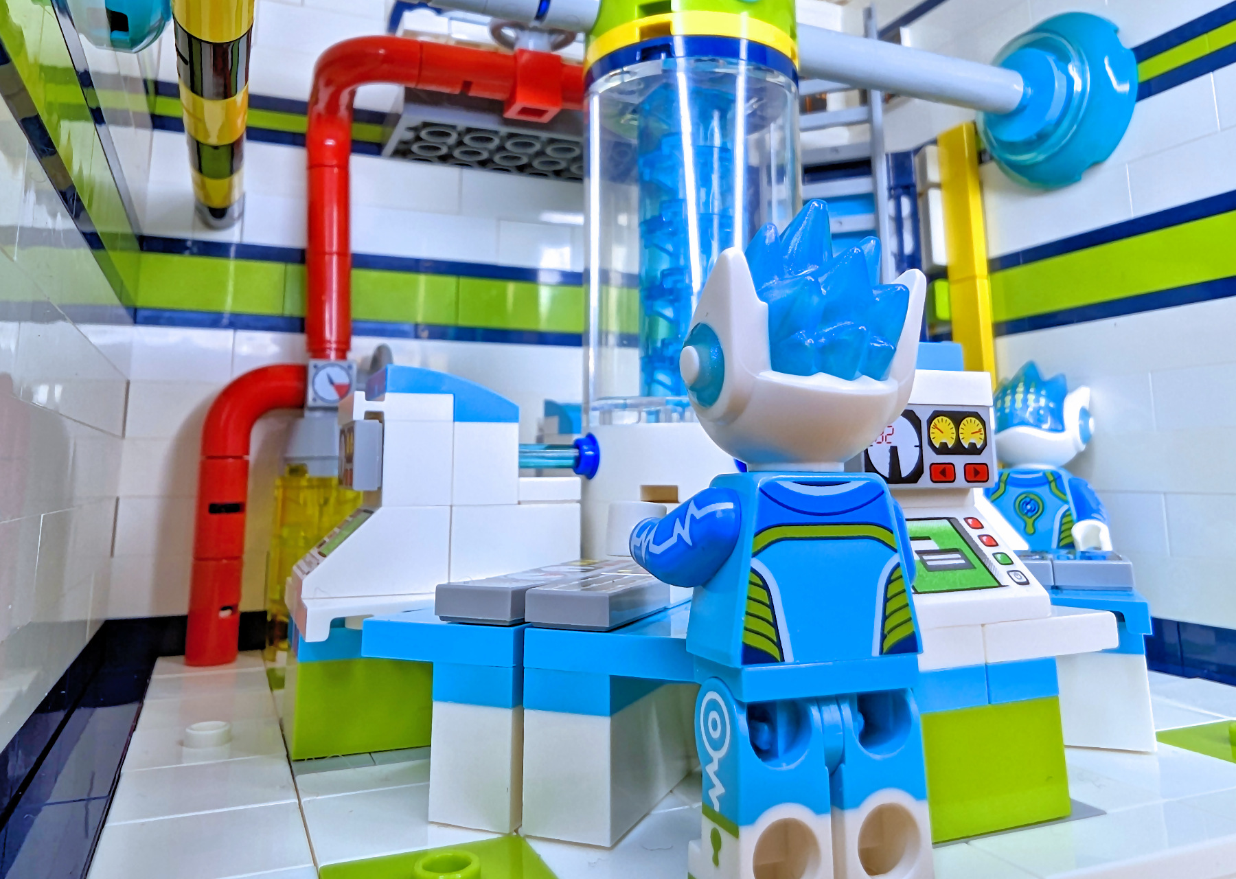 Alien DJ MOC Minifigure Habitat - True North Bricks